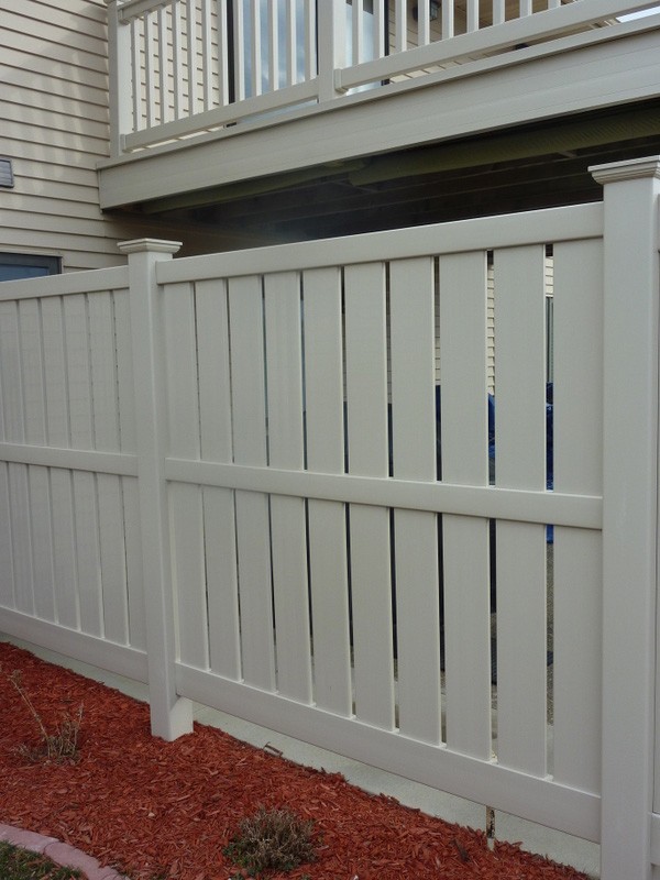 Premium Fence Installation Company Maquoketa IA | Backyard VInyl